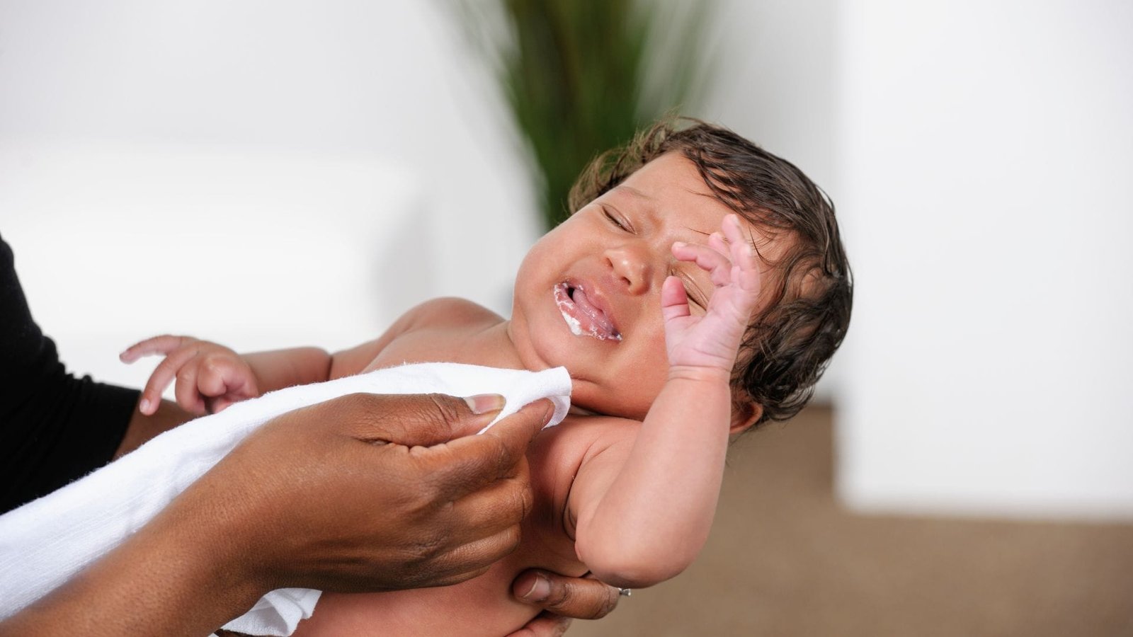 Bebê vomitando leite é normal ou devo me preocupar?